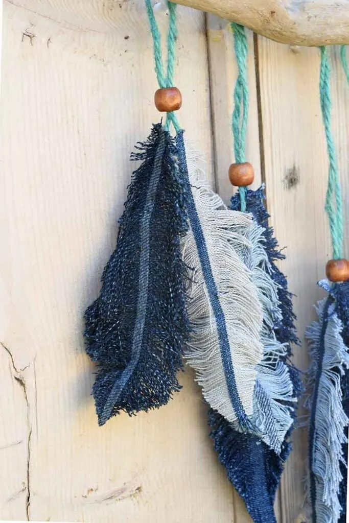 Don’t Toss Out Your Old Jeans: Make These 20 Denim Crafts Instead